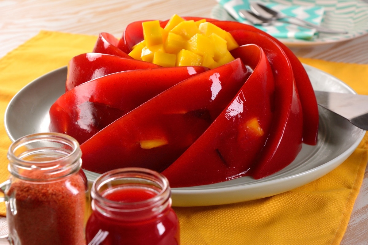Prepara una deliciosa gelatina de mango con chamoy 🤤 - Chismes Today