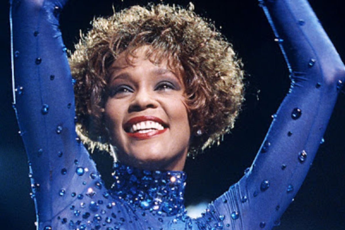 ¡CONFIRMADO! Está en marcha biopic de Whitney Houston 👩‍🎤 - Chismes Today